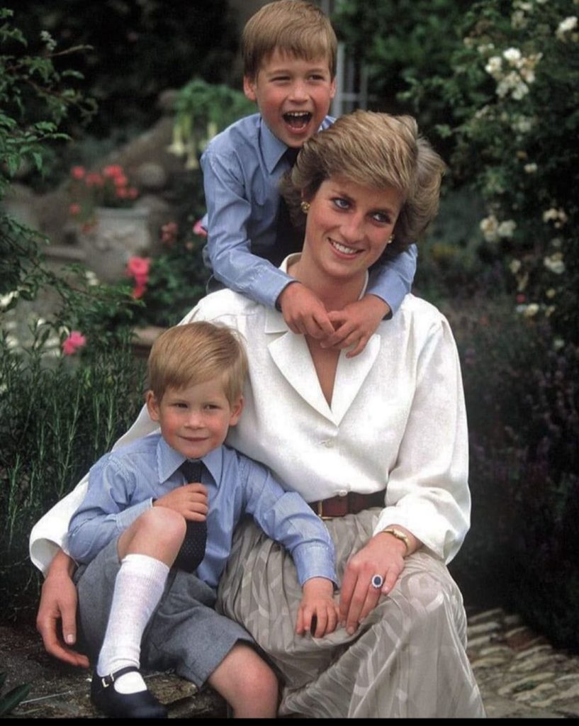 Le fils suit les traces de sa mère : le prince William a recréé au ...